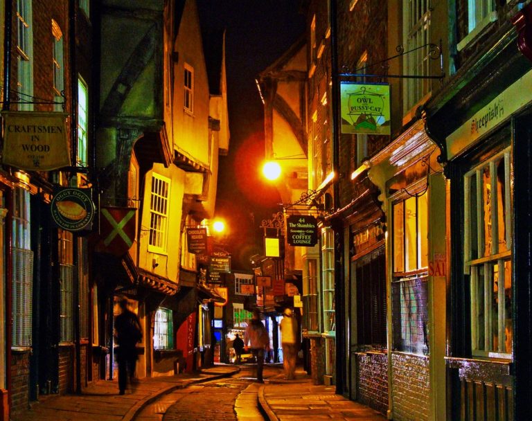 This Amazingly Preserved Medieval Street in England is Like a Living ...
