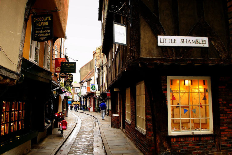 This Amazingly Preserved Medieval Street in England is Like a Living ...